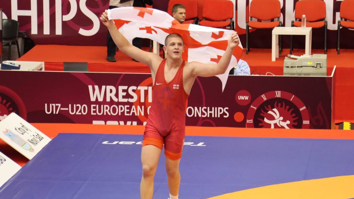 [თავისუფალი ჭიდაობა. U17. ევროპის ჩემპიონატი] პეტრიაშვილმა ტიტული შეინარჩუნა | Lelo.Ge