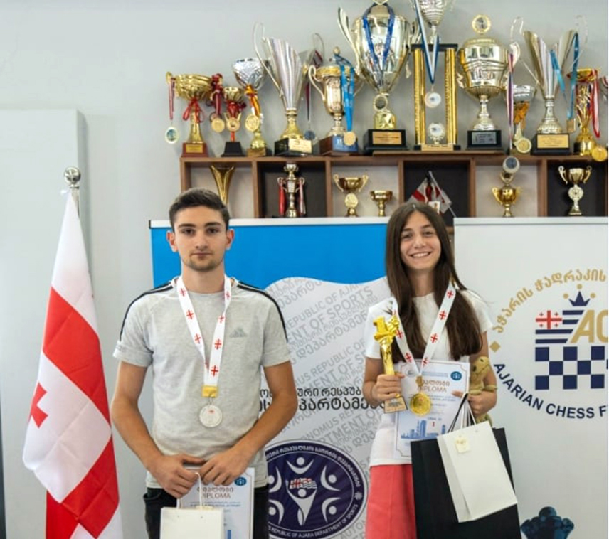 [ჭადრაკი ბათუმი 2024] ვაჟებში გამარჯვებული გოგონები Lelo Ge