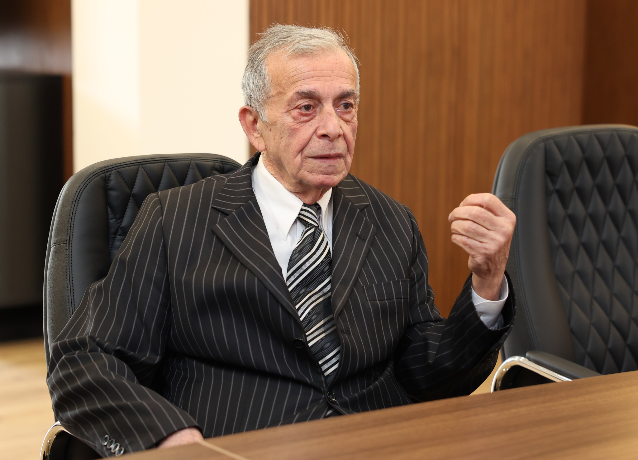 ღვაწლი სამ განზომილებაში. ელგუჯა გუგუშვილი 80 წლის გახდა! | Lelo.Ge